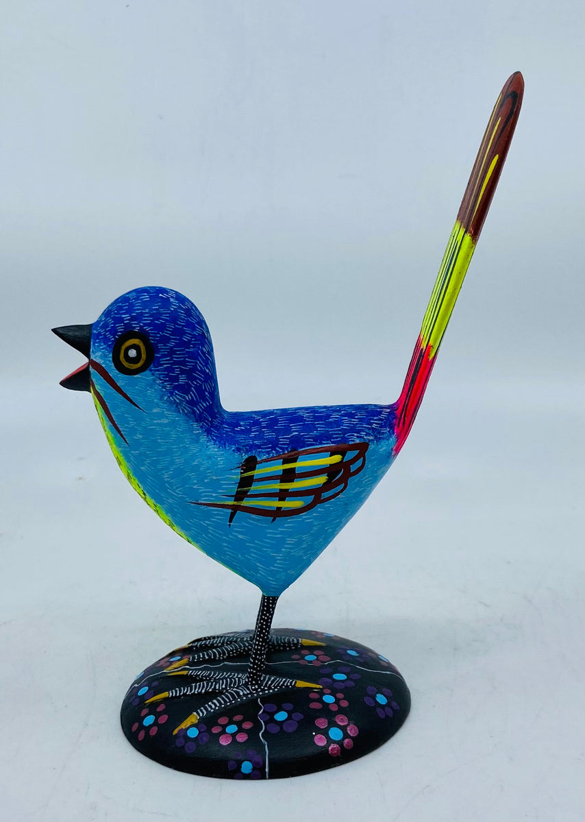 bird-on-a-stand-milagros-seattle-674697_1200x1200.heic?v=1706725830