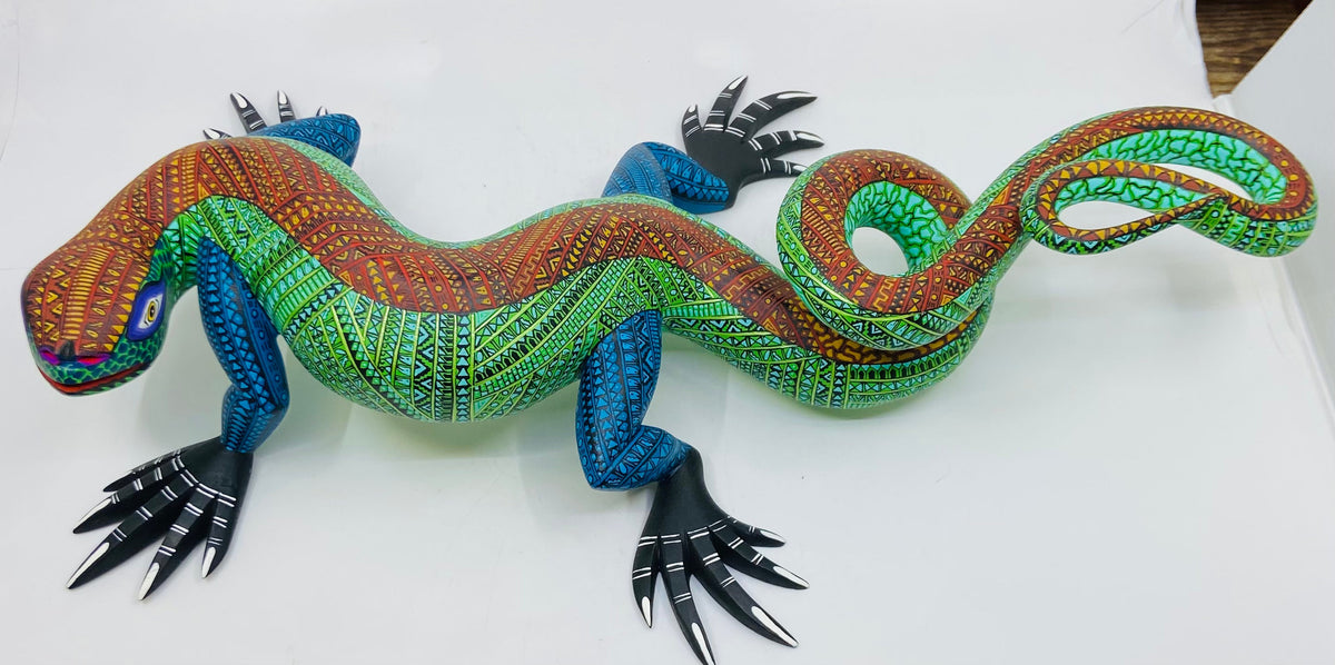 stunning-green-lizard-milagros-seattle-657339_1200x1200.heic?v=1681434092